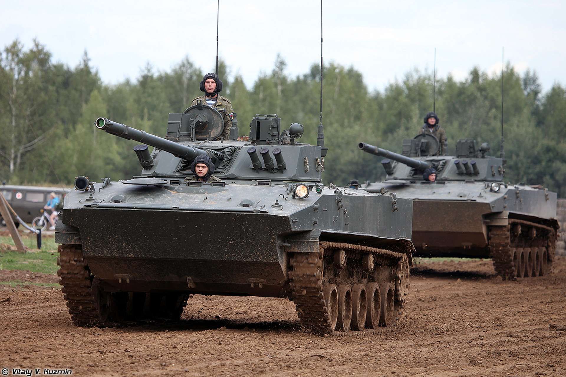 Russia Continues to Strengthen its Army in Ukraine with Delivery of New Batch of BMD-4M and BMP-3